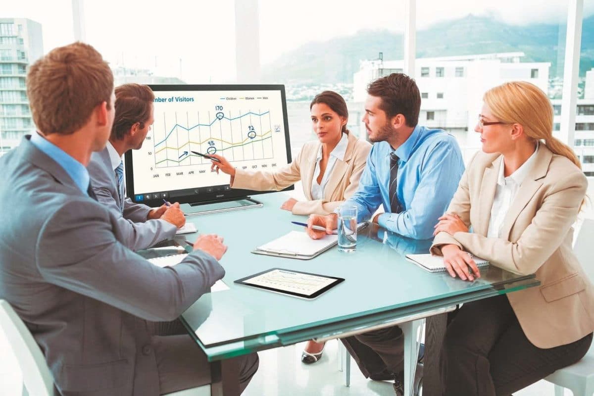 Praxistest: Sharp Huddle Room Display | Professional System