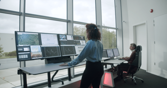 Barco OpSpace – das einzigartige Arbeitsplatzkonzept | Professional System